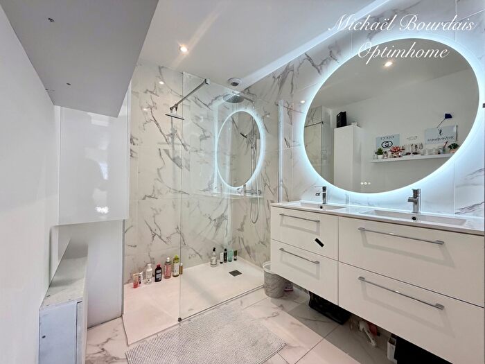 Maison à vendre - Seiches-sur-le-Loir - 5 pièces - 3 chambres