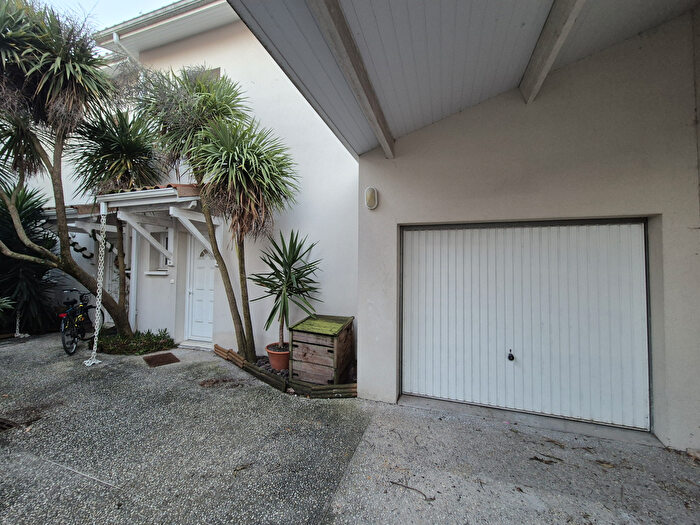 Maison à louer - La Teste-de-Buch, Centre-ville - 4 pièces - 3 chambres