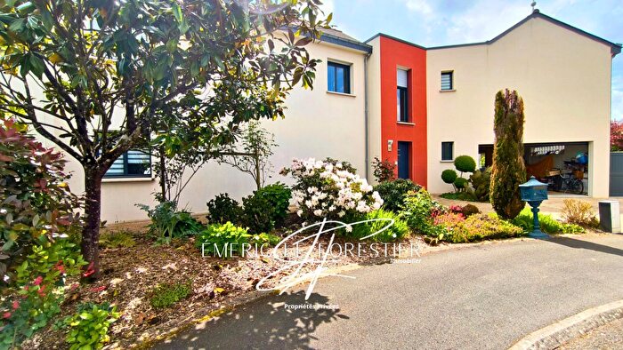 Maison à vendre - Pouancé - 7 pièces - 4 chambres