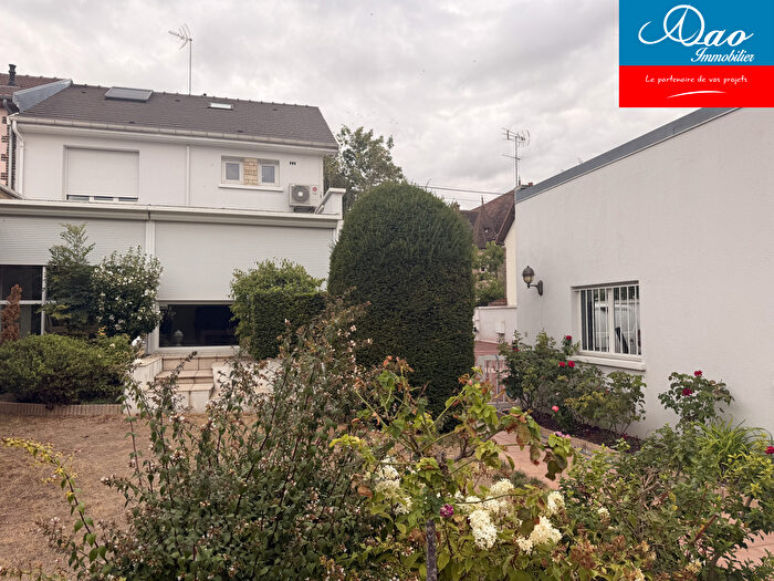 Maison 6 pièces à Sainte-Savine, à vendre