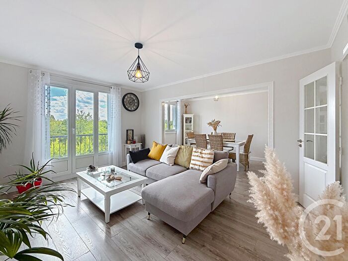 Appartement 4 pièces à Saint-Julien-les-Villas, à vendre