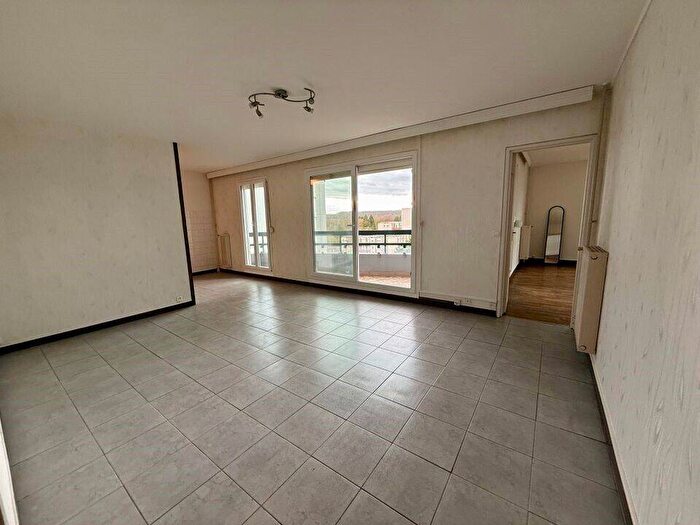 Appartement à louer - Gare Nord et Ouest, Charleville-Mézières - 4 pièces - 3 chambres