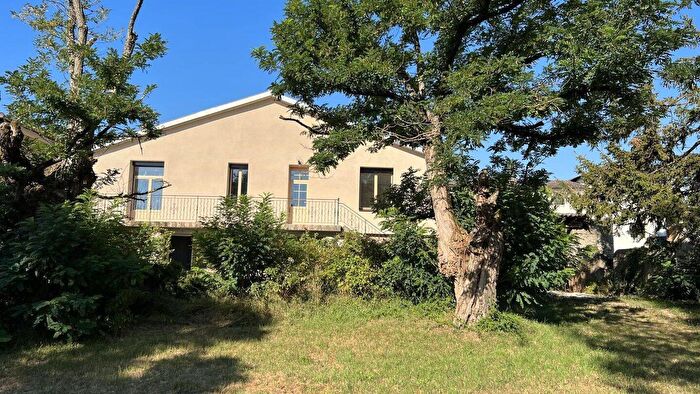 Maison à louer - La Tour-de-Salvagny - 4 pièces - 3 chambres