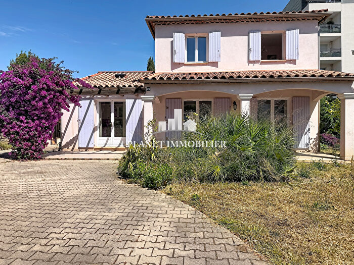 Antibes, Antibes-les-Pins, Trianon, Le Fournel, Peyregoue : Maison 4 pièces à vendre