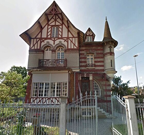 Maison à vendre - Breteuil - 9 pièces