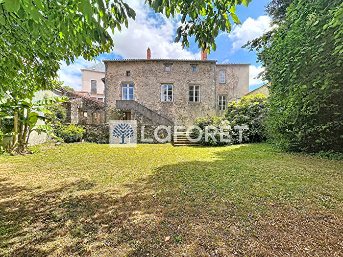 Parthenay : Maison 9 pièces à vendre