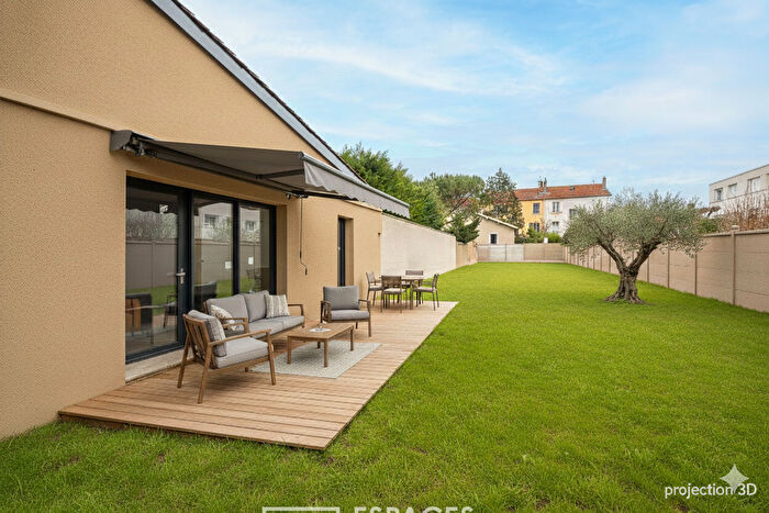 Maison à vendre - Lyon e , Monchat - 5 pièces - 4 chambres