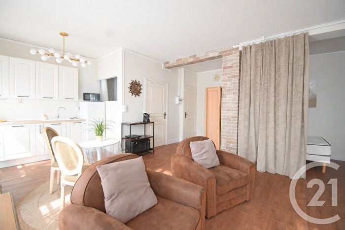 Appartement à vendre - Vichy, Coeur de Ville - 2 pièces - 1 chambre