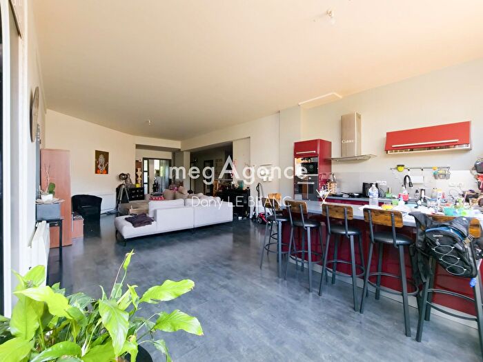 Appartement à vendre - Mainvilliers - 5 pièces - 3 chambres