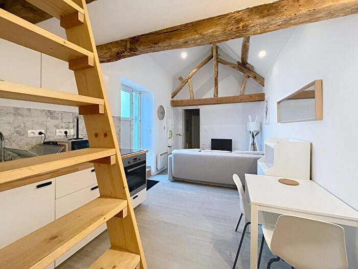 Appartement à louer - Saint-Ay - 2 pièces - 2 chambres