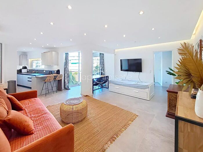 Appartement à vendre - Cannes, Pointe Croisette - 2 pièces - 1 chambre