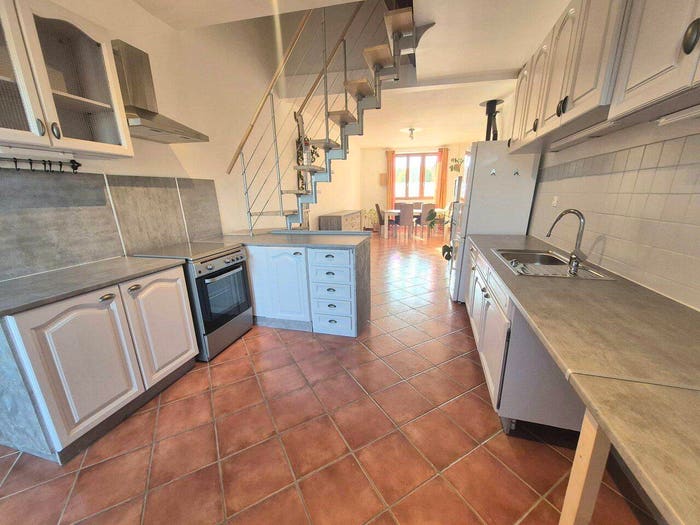 Maison 3 pièces à louer à Vézeronce-Curtin