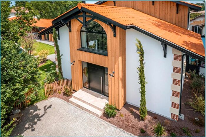 Maison à vendre - Biganos - 4 pièces - 3 chambres