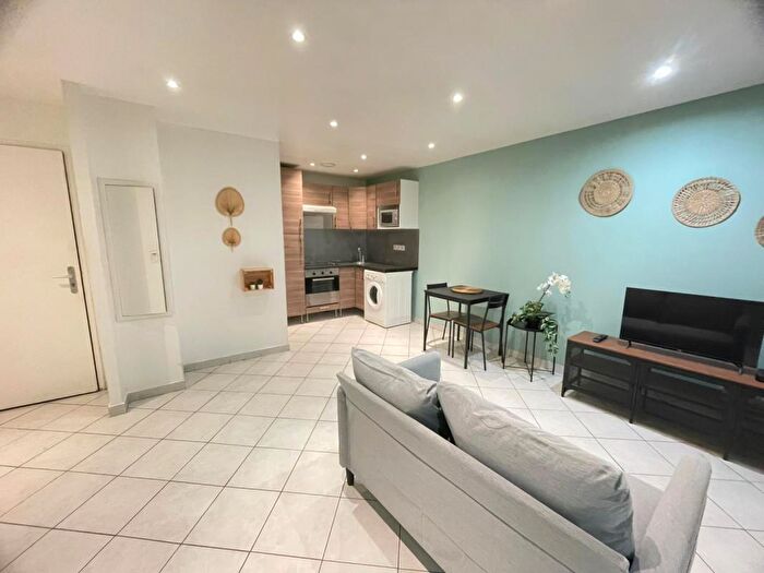 Appartement à louer - Marseille e , Grands Carmes - 2 pièces - 1 chambre