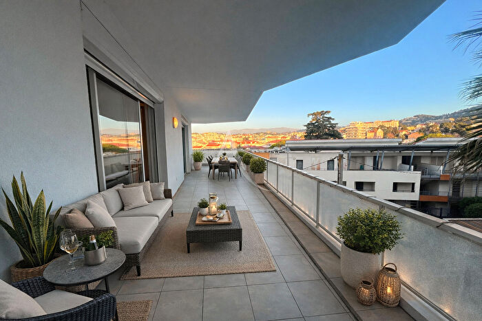 Appartement 6 pièces à vendre à Cannes, Californie Pezou