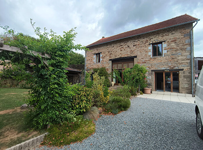 Janaillat : Maison 16 pièces à vendre