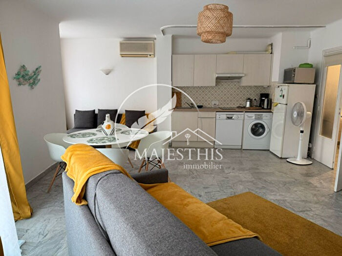 Appartement à louer - Hyères, Centre-ville - 1 pièce