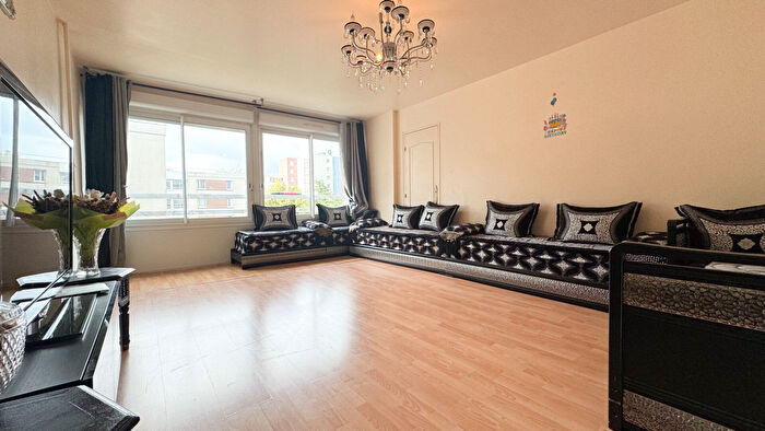 Appartement à vendre - Corbeil-Essonnes, Tarterêts - 5 pièces - 4 chambres