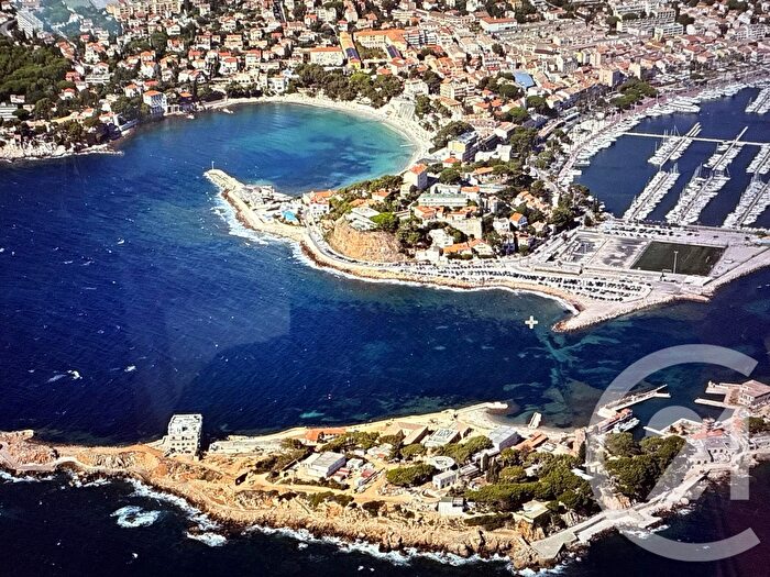 Maison à vendre - Bandol - 8 pièces - 6 chambres