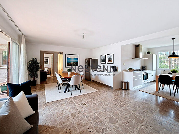 Maison à vendre - Lunel, Route de Nïmes - 8 pièces - 5 chambres