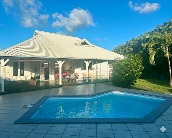 Maison à vendre - Baie-Mahault - 5 pièces - 3 chambres