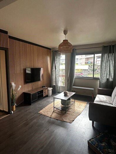 Appartement à louer - Le Brezet, Clermont-Ferrand - 3 pièces - 2 chambres