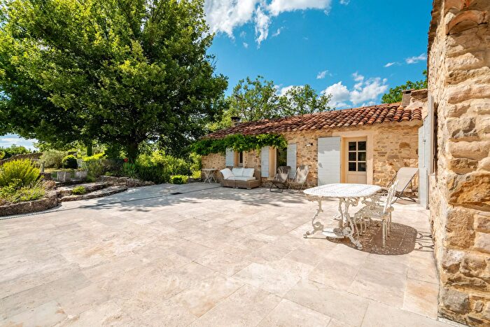 Maison à vendre - Céreste - 9 pièces - 6 chambres