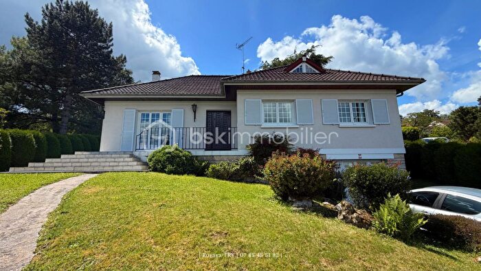 Villiers-sur-Morin : Maison 5 pièces à vendre