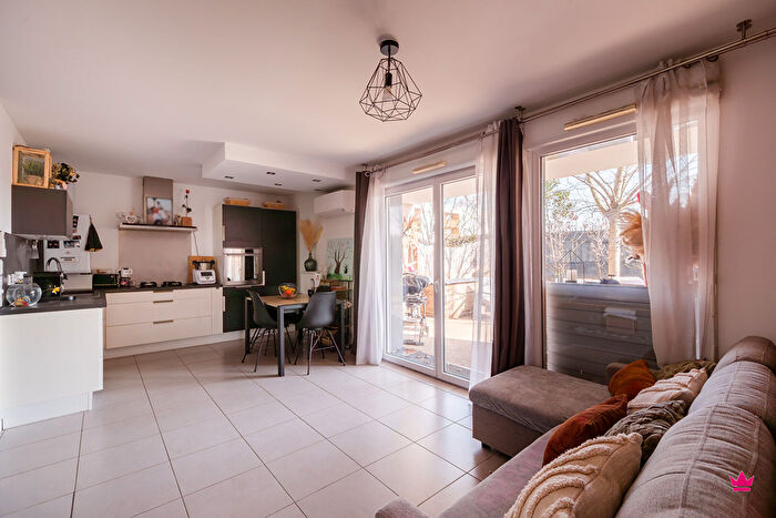 Appartement à vendre - Saint-Priest, Revaison - 3 pièces - 2 chambres