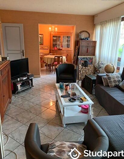 Champagne, Les Ulis : Appartement 1 pièce à louer