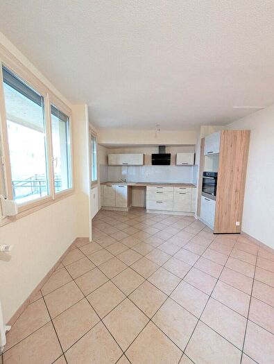 Appartement à louer - Ateliers SNCF, Chenôve - 3 pièces - 2 chambres