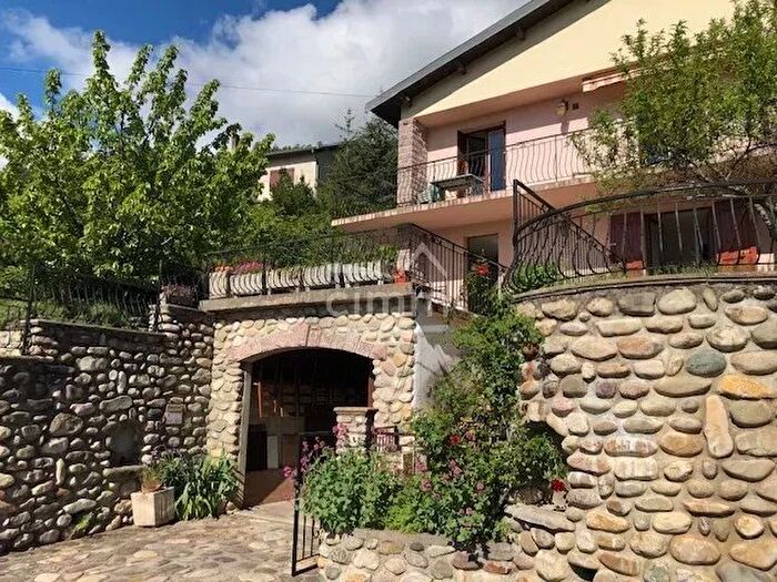 Maison à vendre - Serres - 7 pièces - 4 chambres