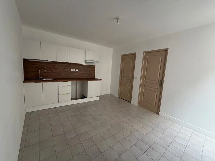 Appartement à louer - Lodève - 2 pièces - 1 chambre