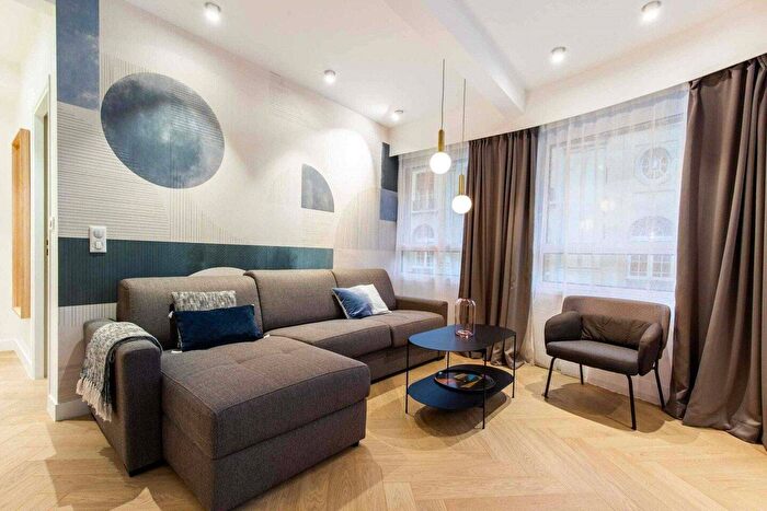 Appartement à louer - Auteuil Nord, Paris ème arrondissement - 3 pièces - 3 chambres