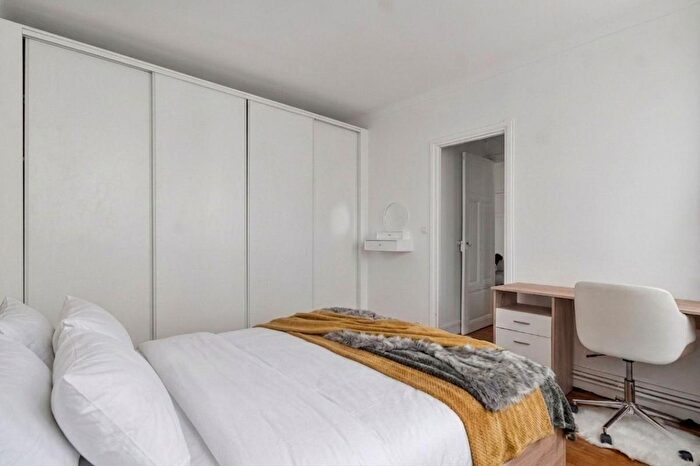 Appartement 2 pièces à Courbevoie, Marceau République, à vendre