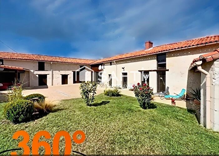 La Roche-Rigault - Maison 7 pièces à vendre