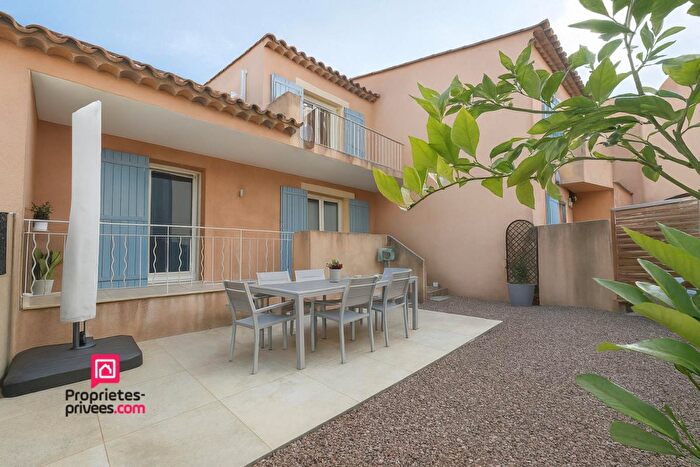 Maison à vendre - Roquebrune-sur-Argens, Village - 6 pièces - 3 chambres