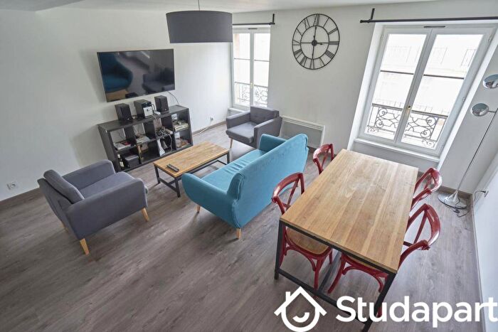 Appartement à louer - Centre Ville, Reims - 1 pièce - 3 chambres