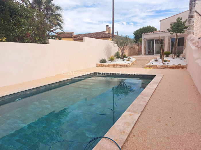 Maison à louer - Saint-Christol - 6 pièces - 5 chambres