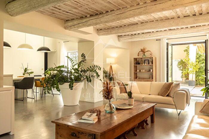 Maison à vendre - Robion - 8 pièces - 6 chambres