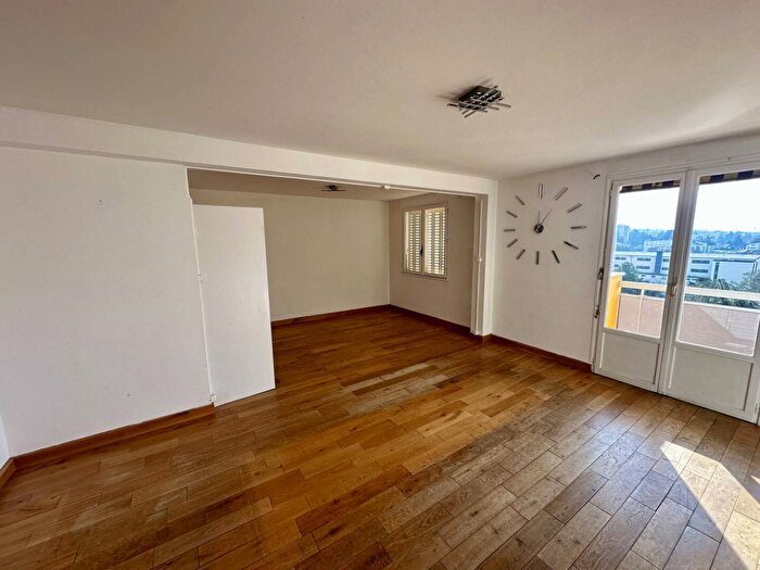 Appartement à louer - Sainte-Foy-lès-Lyon - 3 pièces - 2 chambres