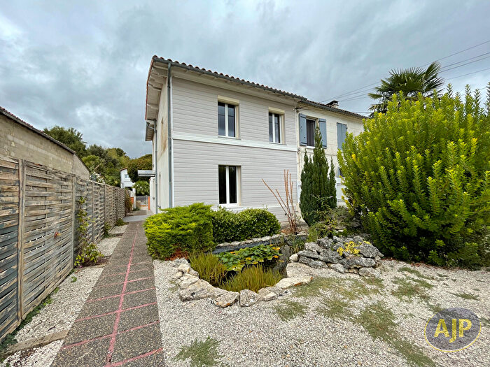 Maison à vendre - Saintes, Centre-ville - 5 pièces - 3 chambres