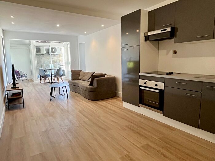 Appartement à louer - Saint-Pierre, Centre-ville - 3 pièces - 2 chambres