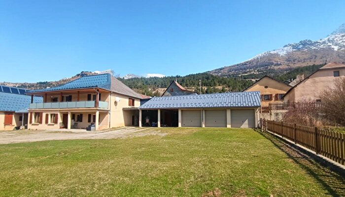 Maison à vendre - Le Dévoluy, Saint-Étienne-en-Dévoluy - 8 pièces - 5 chambres