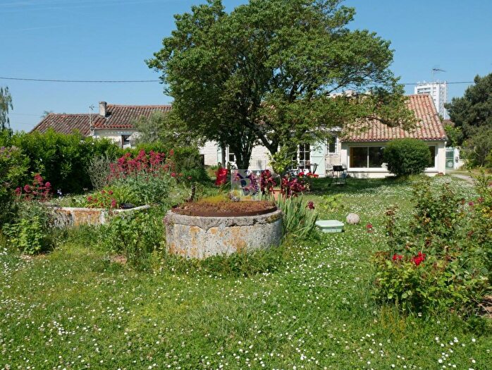 Angoulême, Sillac, La Grande Garenne : Maison 6 pièces à louer