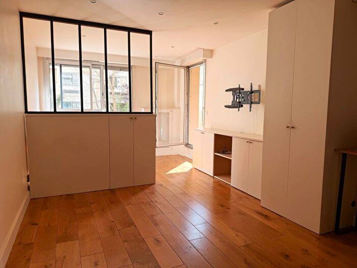 Appartement à louer - Clignancourt-Jules Joffrin, Paris ème arrondissement - 1 pièce