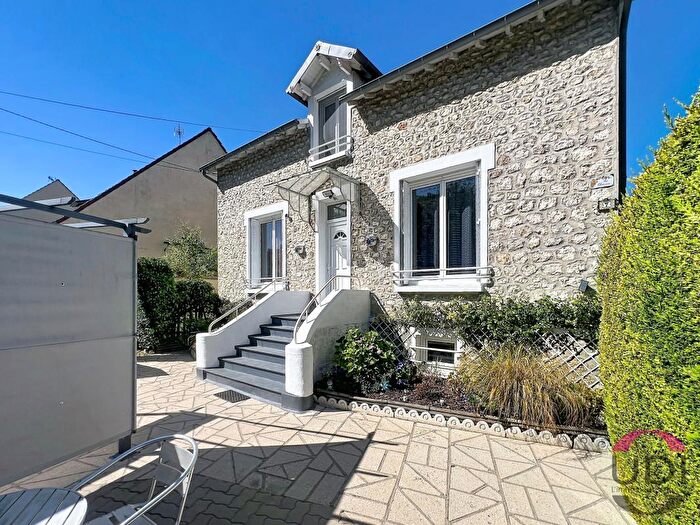 La Ferté-Alais : Maison 5 pièces à vendre