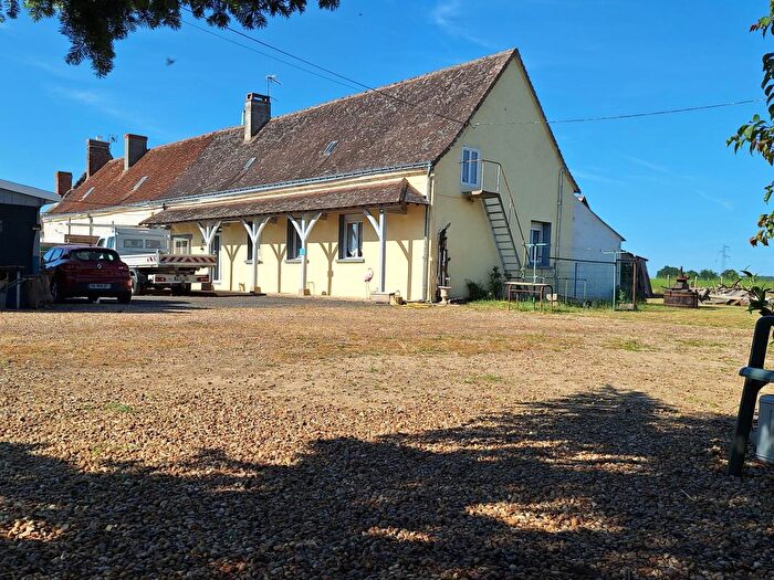 Parçay-les-Pins : Maison 8 pièces à vendre
