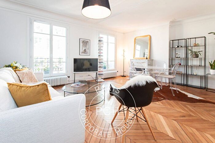 Appartement à louer - Chaillot, Paris ème arrondissement - 3 pièces - 2 chambres