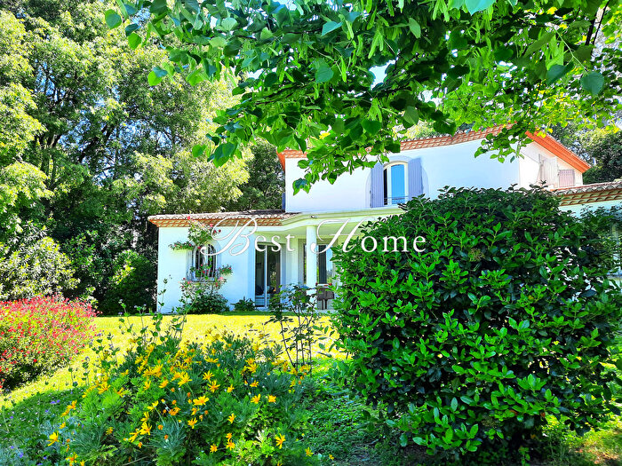 Maison à vendre - Nîmes, Tour Magne - 6 pièces - 4 chambres